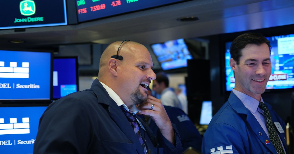 Dow notches record high, closing above 27,000 for first time