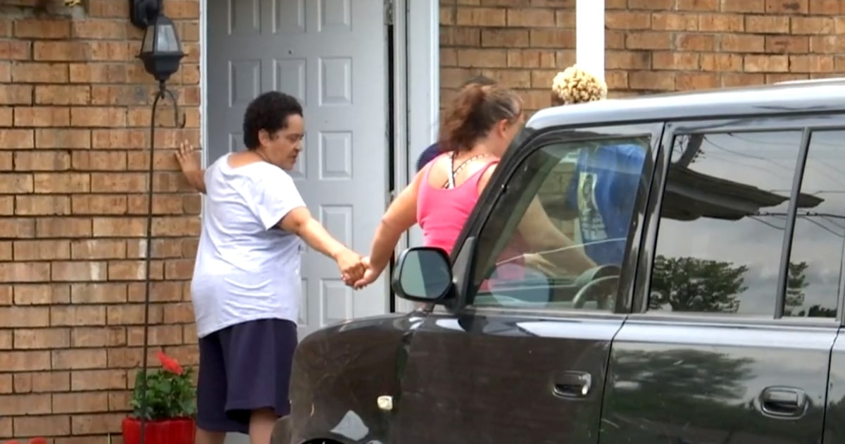ICE came for their neighbor, so these Tennesseans formed a human chain ...