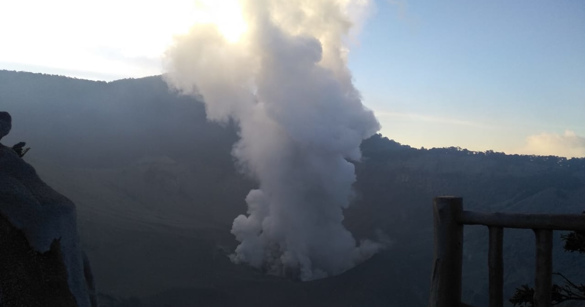 Indonesian volcano erupts near third-biggest city