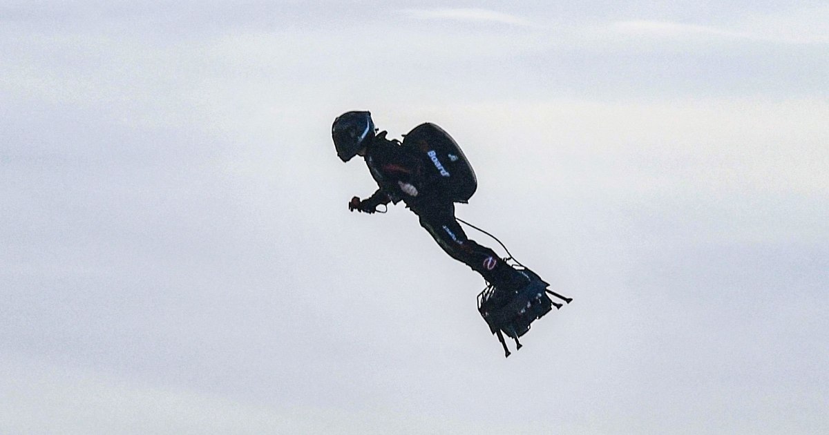 French 'flying man' succeeds in bid to cross English Channel on a jet ...