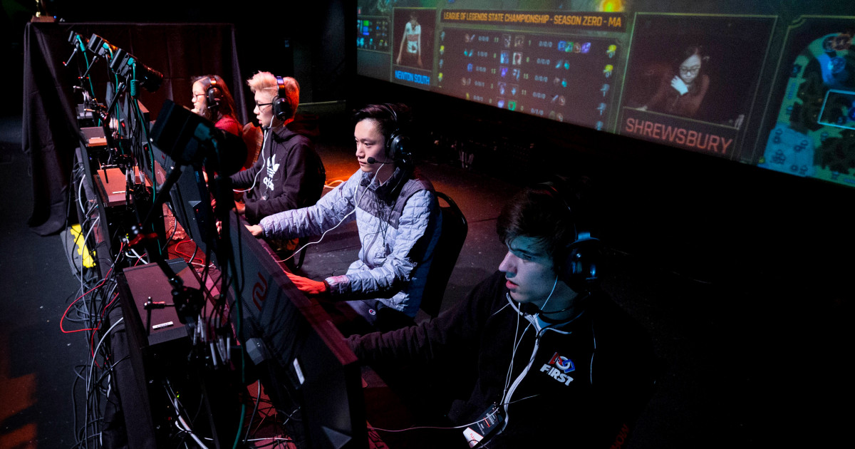 High school gamers are scoring college scholarships. But can esports ...