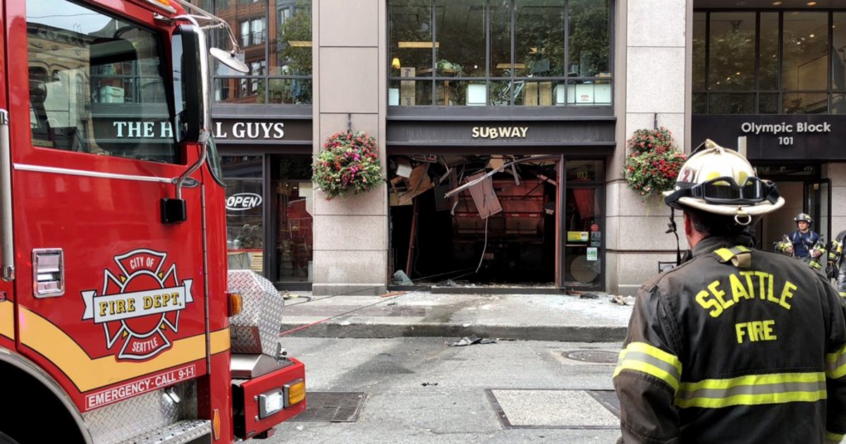 5 people injured after dump truck crashes into Seattle Subway restaurant