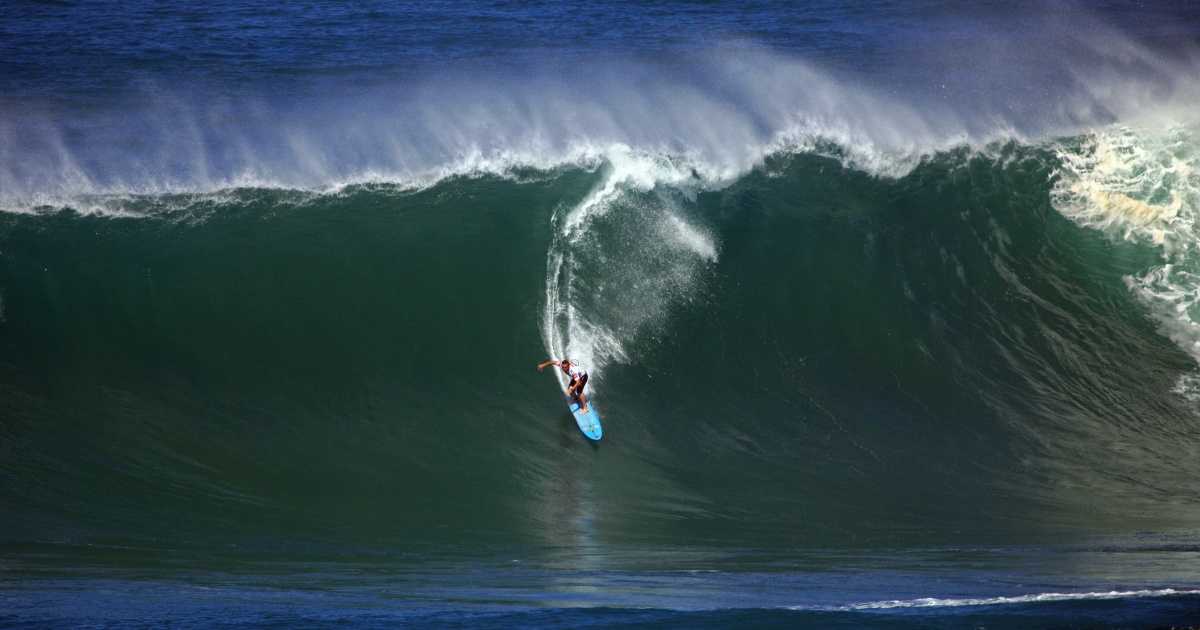 Massive winter waves aim for Hawaii, putting pro surfers on alert