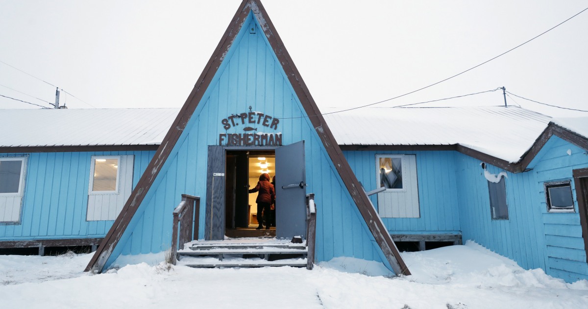 On the edge of America, census begins in a tiny Alaska town