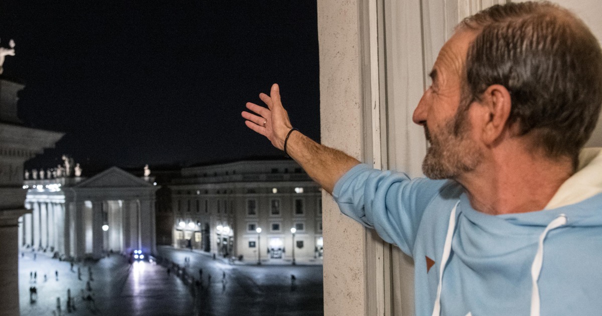 Pope Francis homeless shelter is now Vatican Palace in Palazzo Migliori ...