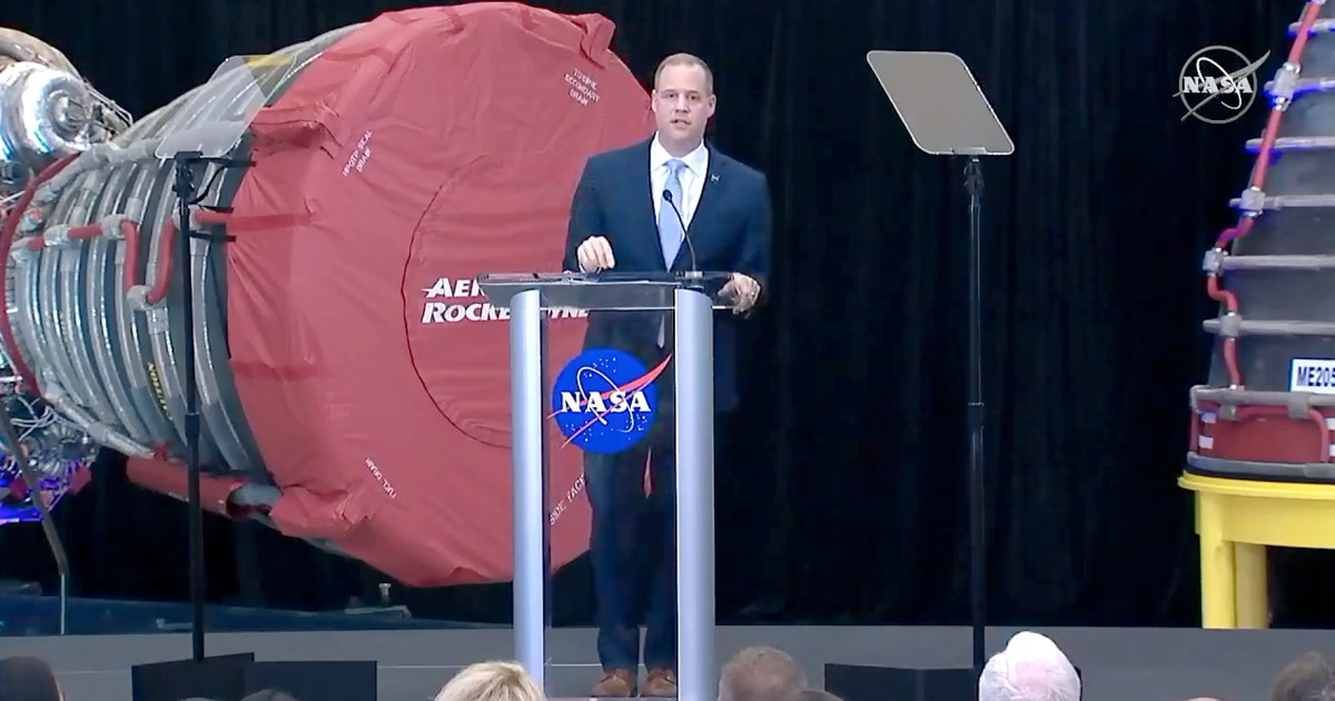 Trump calls for $25 billion NASA budget for 2021 to boost moon and Mars ...