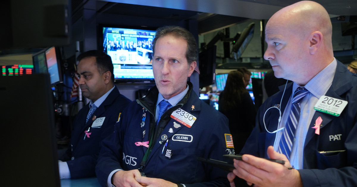 Dow plunges nearly 1,200 points as coronavirus fears send markets diving Dow plunges nearly 1,200 points as coronavirus fears send markets diving
