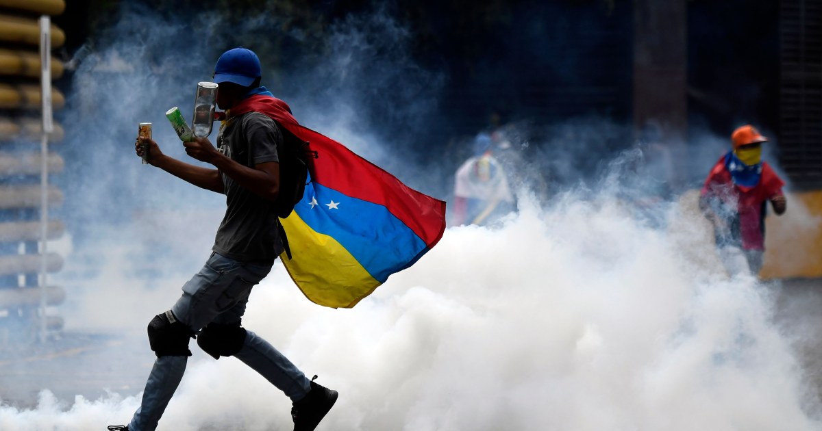 Venezuelan riot police drive off protesters with tear gas