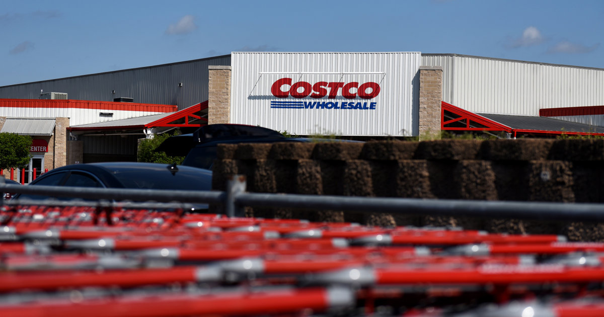Video shows Costco worker calmly handle customer berating him over mask ...