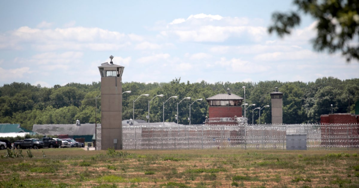 Supreme Court clears way for first federal executions in 17 years