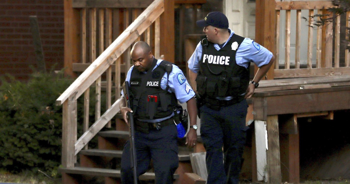 St. Louis police officer dies after being shot by gunman St. Louis police officer dies after being shot by gunman