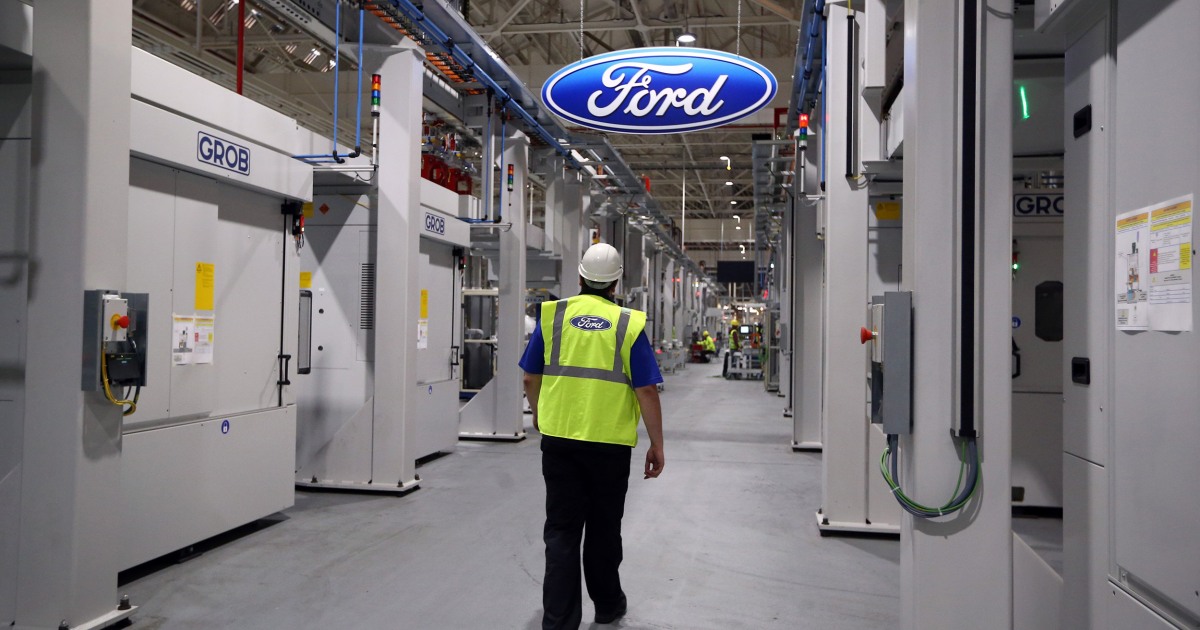 Ford to cut 1,400 workers in U.S.