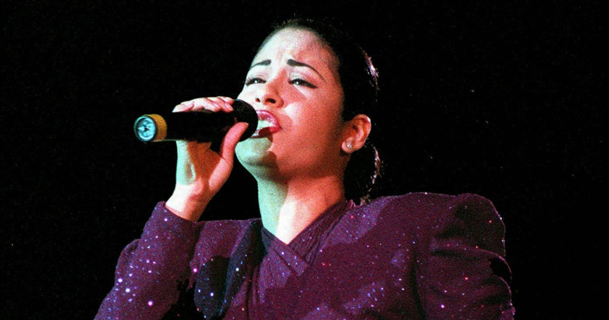 Unable to gather, Selena fans pay tribute on social media, 25 years ...