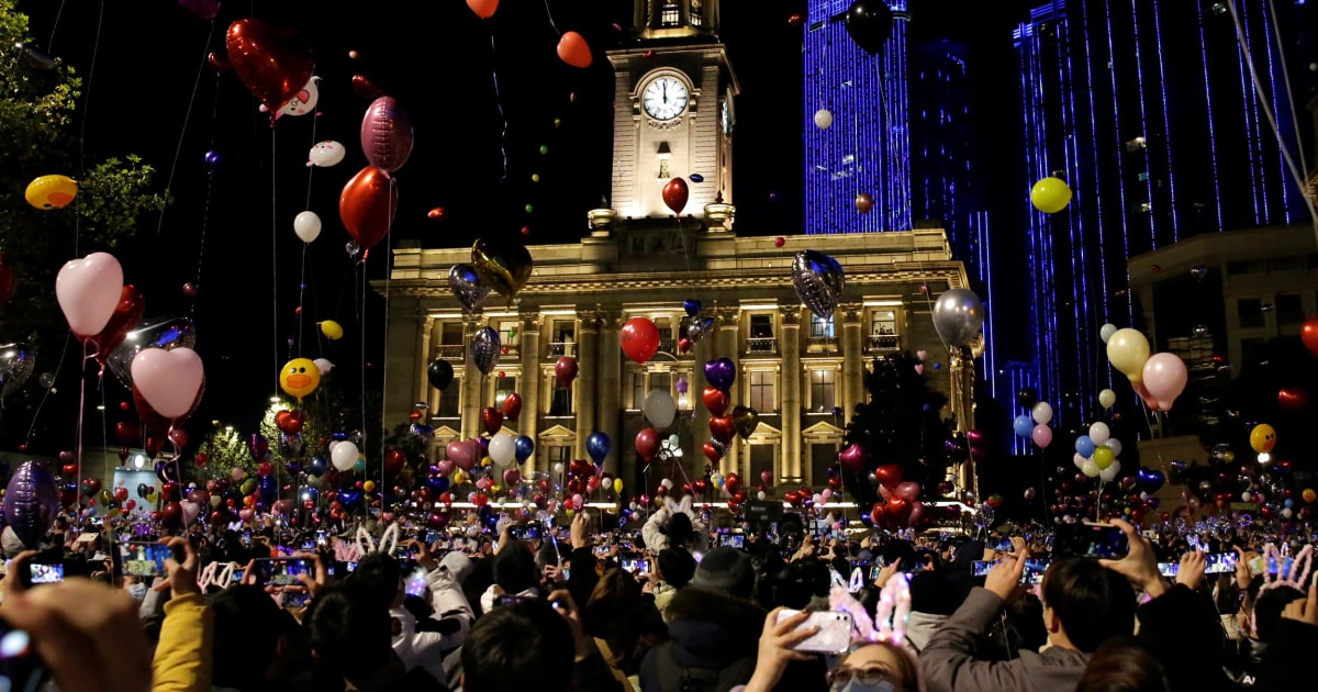 Photos: "Goodbye 2020" celebrations around the world