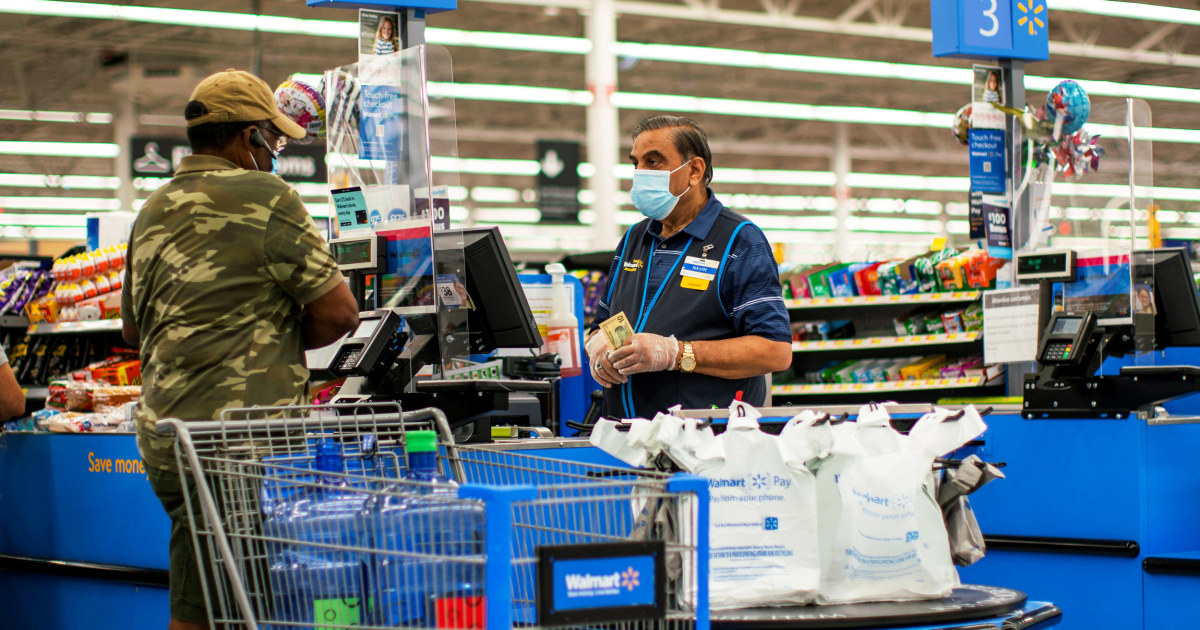 Walmart to hike wages for 425 000 workers to average above 15 an hour