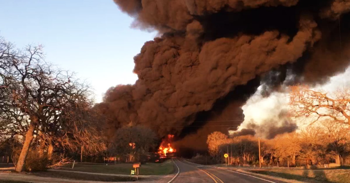 Huge explosion erupts after 18-wheeler hits fuel train in Texas