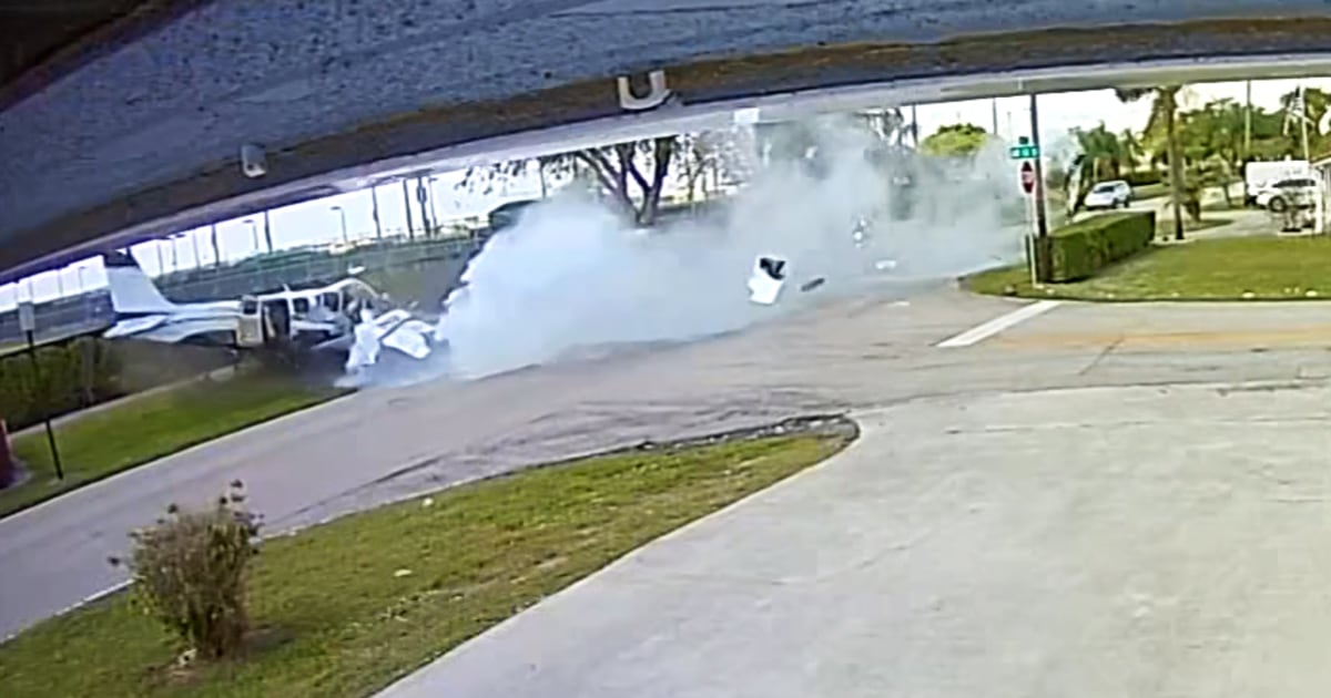 Child in car hit by small plane in Florida dies