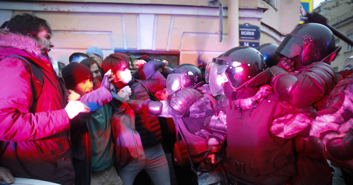 Russia arrests hundreds at Navalny protests as Putin warns West not to ...