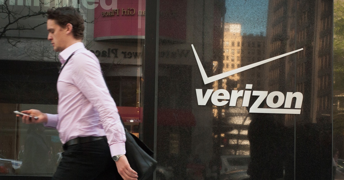 Verizon to pause advertising on Facebook