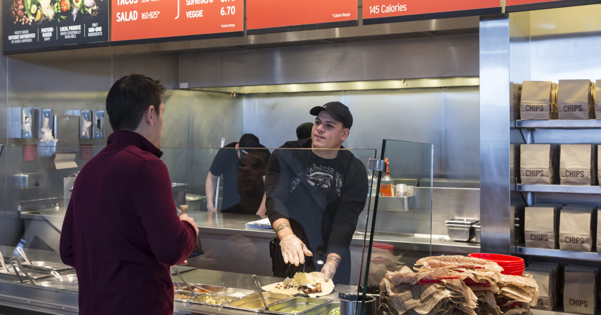 Chipotle to hike wages, offer up to $750 in referral bonuses in attempt ...