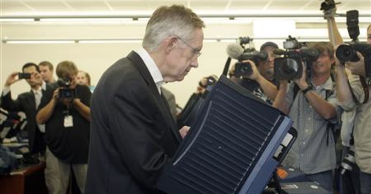 Hispanic voters may decide tight Nev. Senate race