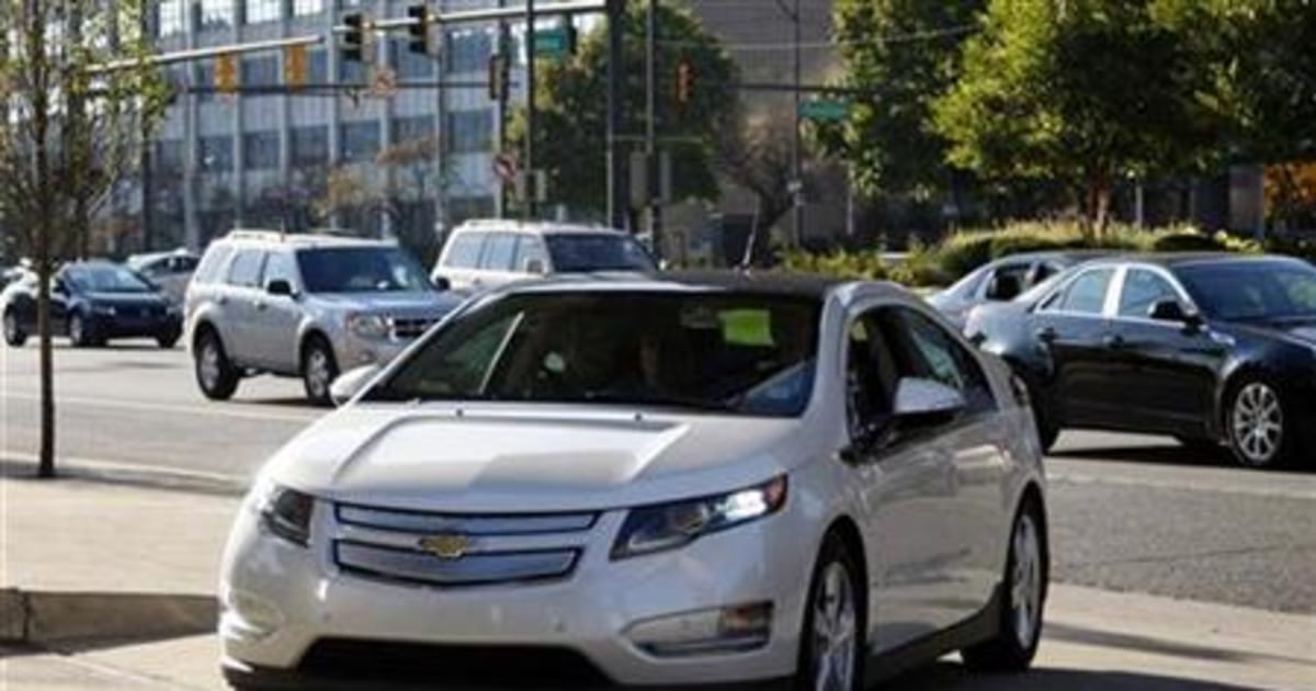 GM, Chrysler each to hire 1,000 engineers