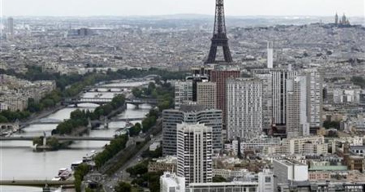 Paris cracks down on short-term apartment rentals