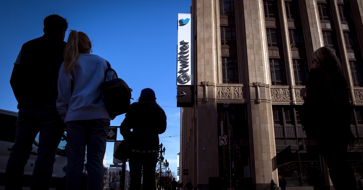 Twitter begins to show prompts before people send 'mean' replies