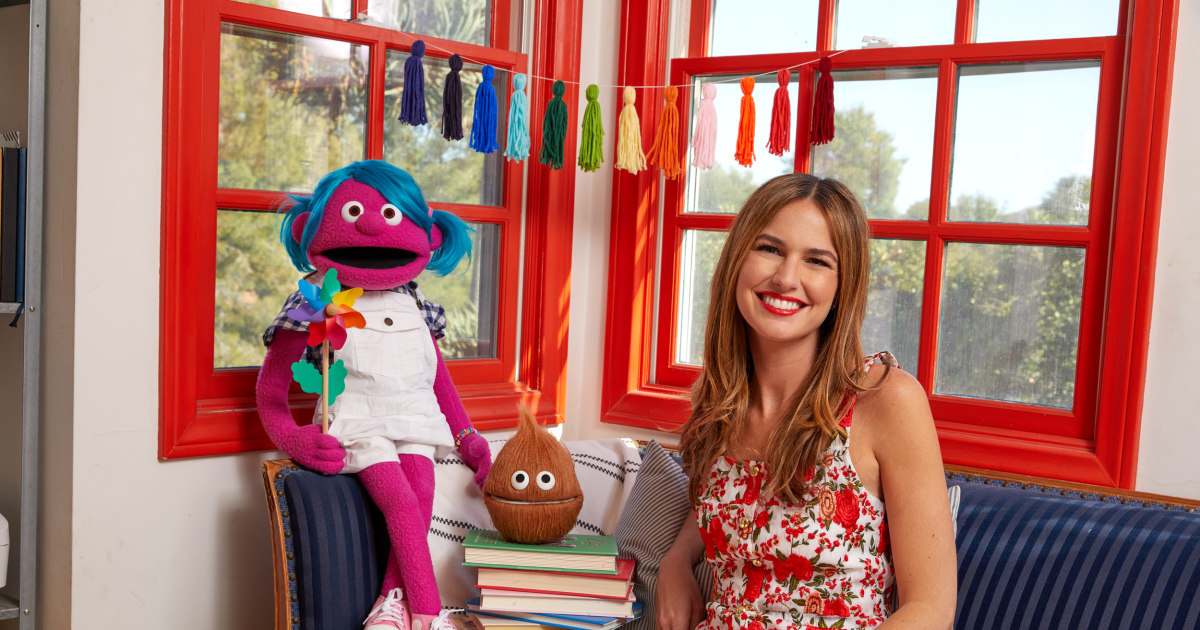 For Latino children, "Club Mundo Kids" educates in Spanish and a litte ...