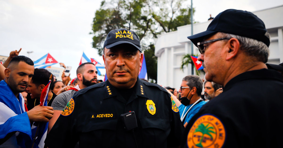 Miami suspende al jefe policial por decir que la "mafia cubana" la dirige