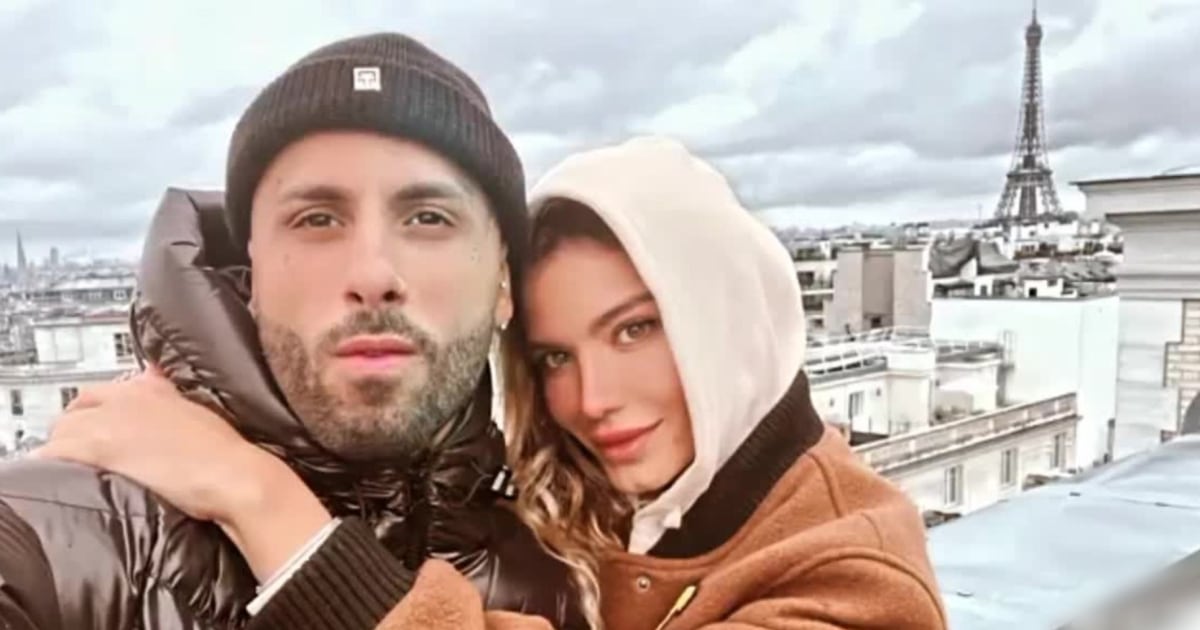 Nicky Jam Y Aleska Génesis Sellan Su Amor Con Un Beso En París