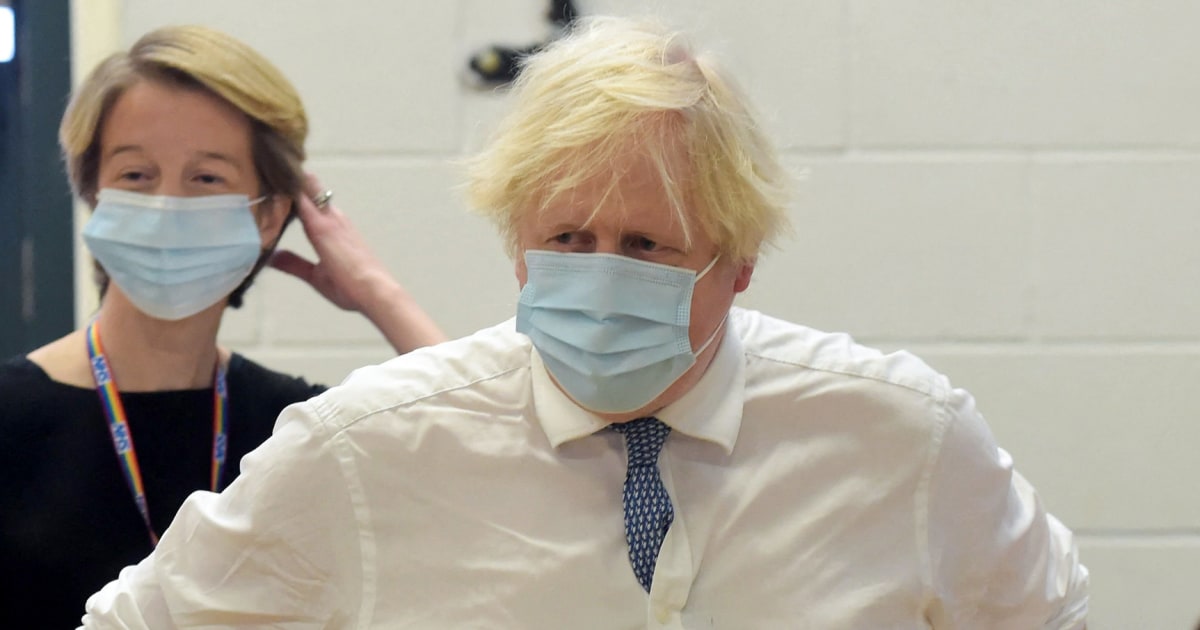 Boris Johnson confirms first U.K. omicron death after urging boosters ...