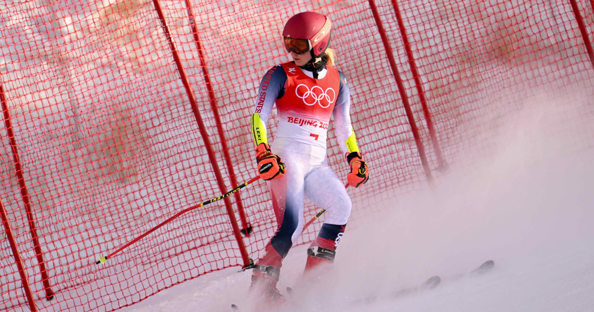 Mikaela Shiffrin crashes out of giant slalom at Beijing Winter Olympics