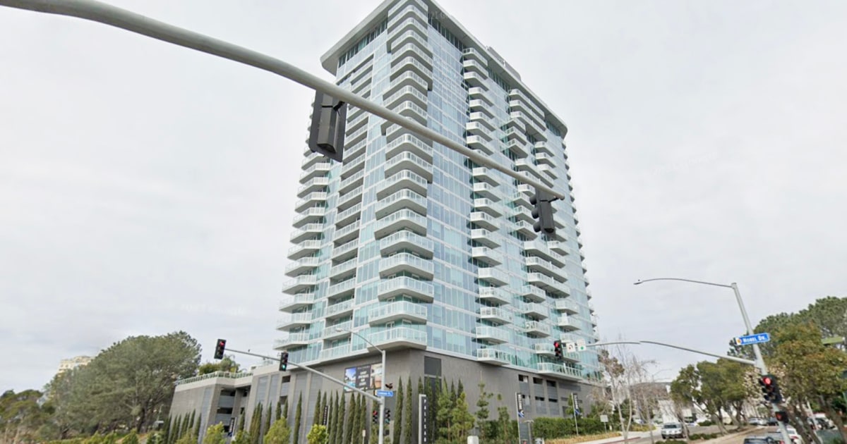 Man died parachuting from San Diego high-rise as teen daughter watched ...