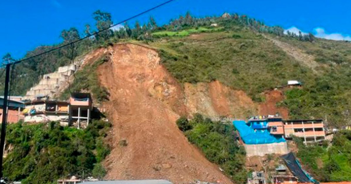 Ladera de cerro se derrumba en Perú y deja 15 personas sepultadas
