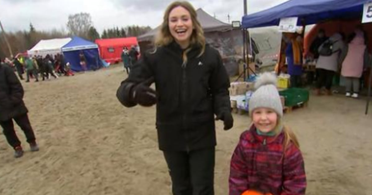 Graban el momento en el que una niña ucraniana interrumpe a una ...