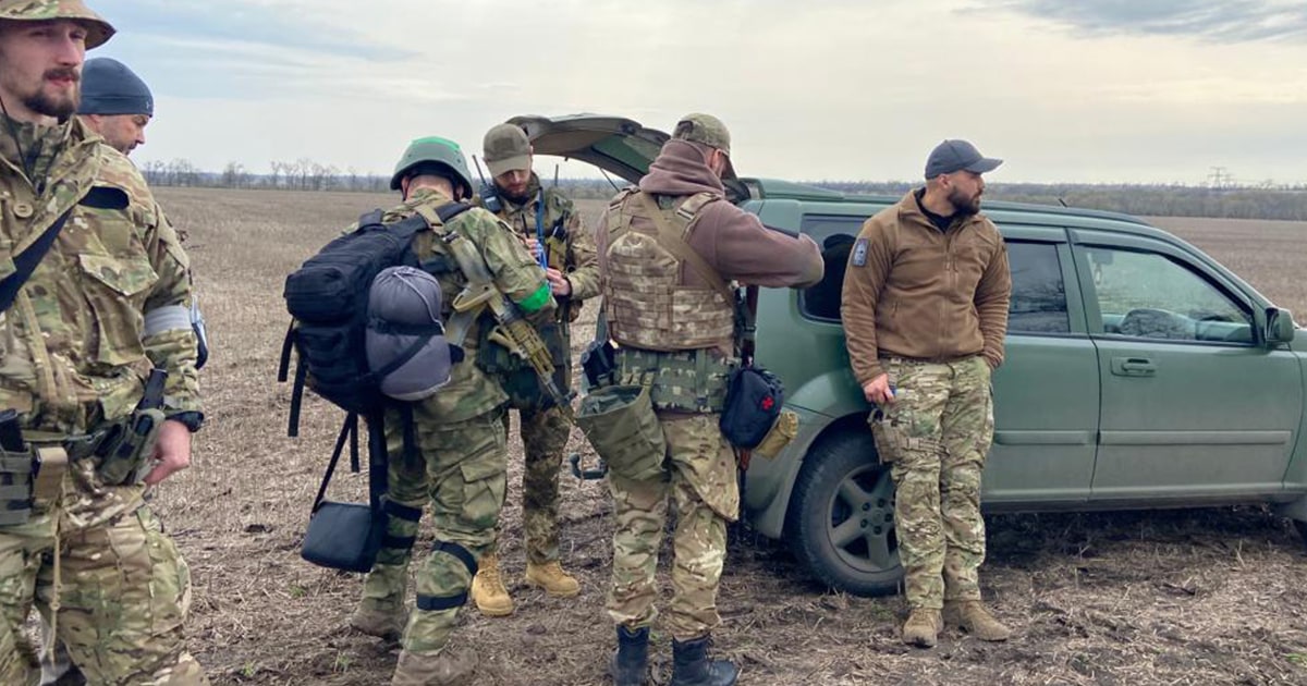 Retired Marine colonel is teaching Ukrainians how to fight