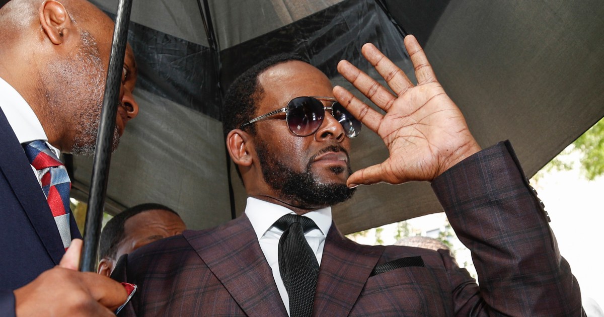 R. Kelly should get at least 25 years in prison, prosecutors say