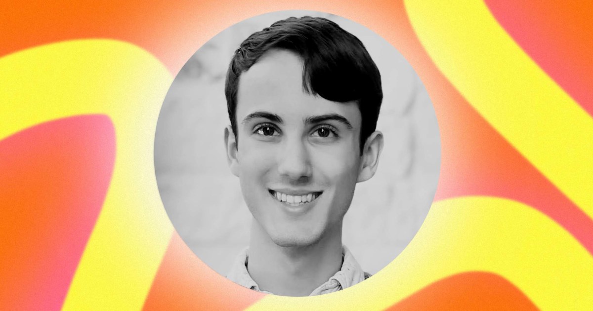 How a Texas student packed school board meetings to challenge book bans