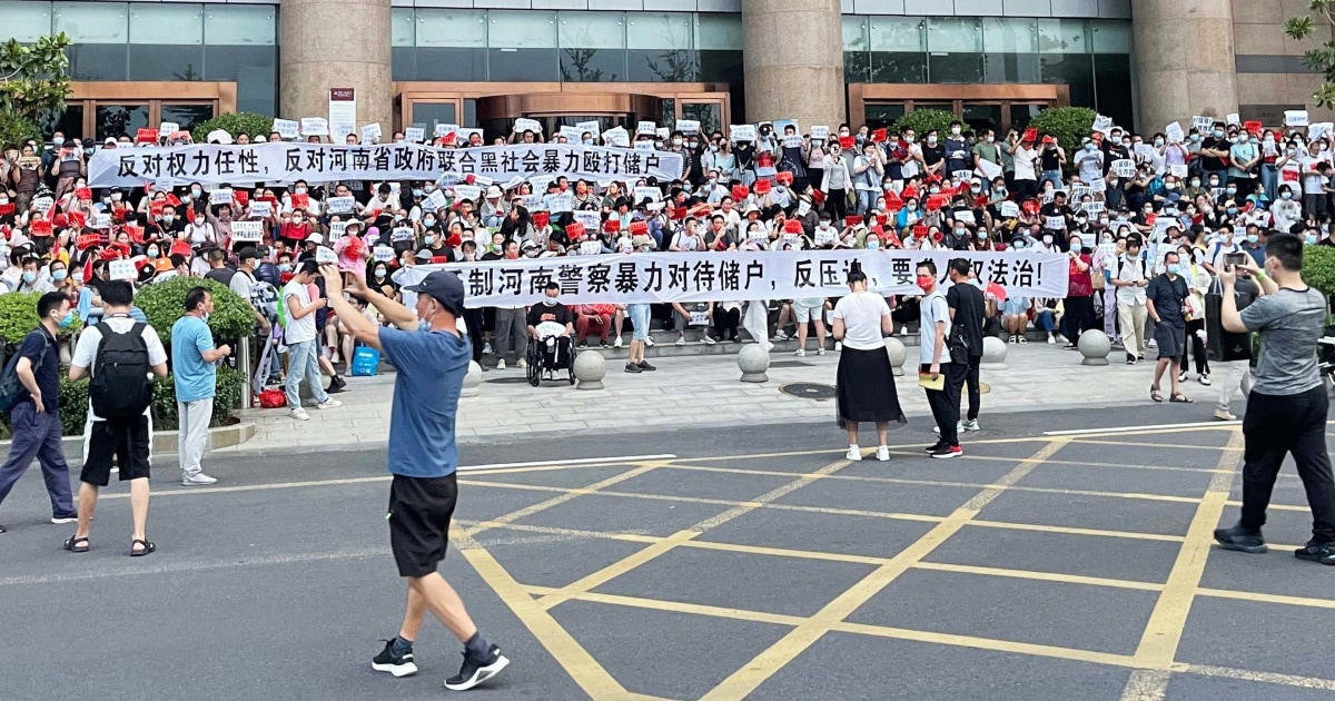 Chinese bank depositors face police in protest in Henan after reports ...