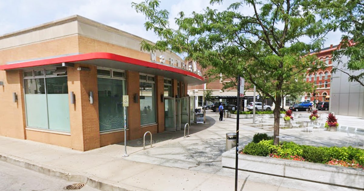 Several stabbed as mugging victim pulls knife on attackers during melee ...