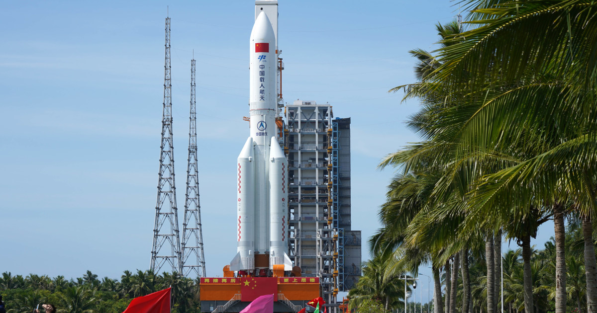 Los restos de un cohete chino sin control impactan en el océano Índico