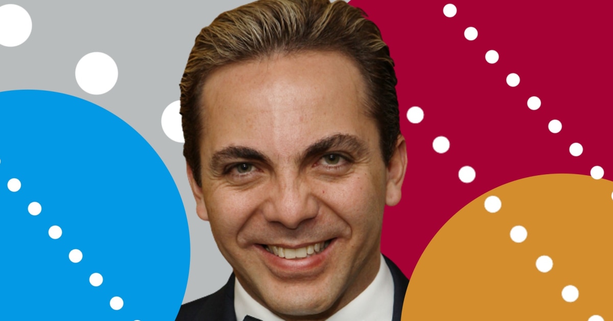 Cristian Castro se divierte con los memes basados en sus looks