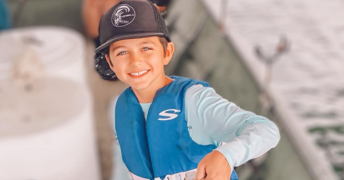 10-year-old loses part of leg after shark bite while on vacation in ...