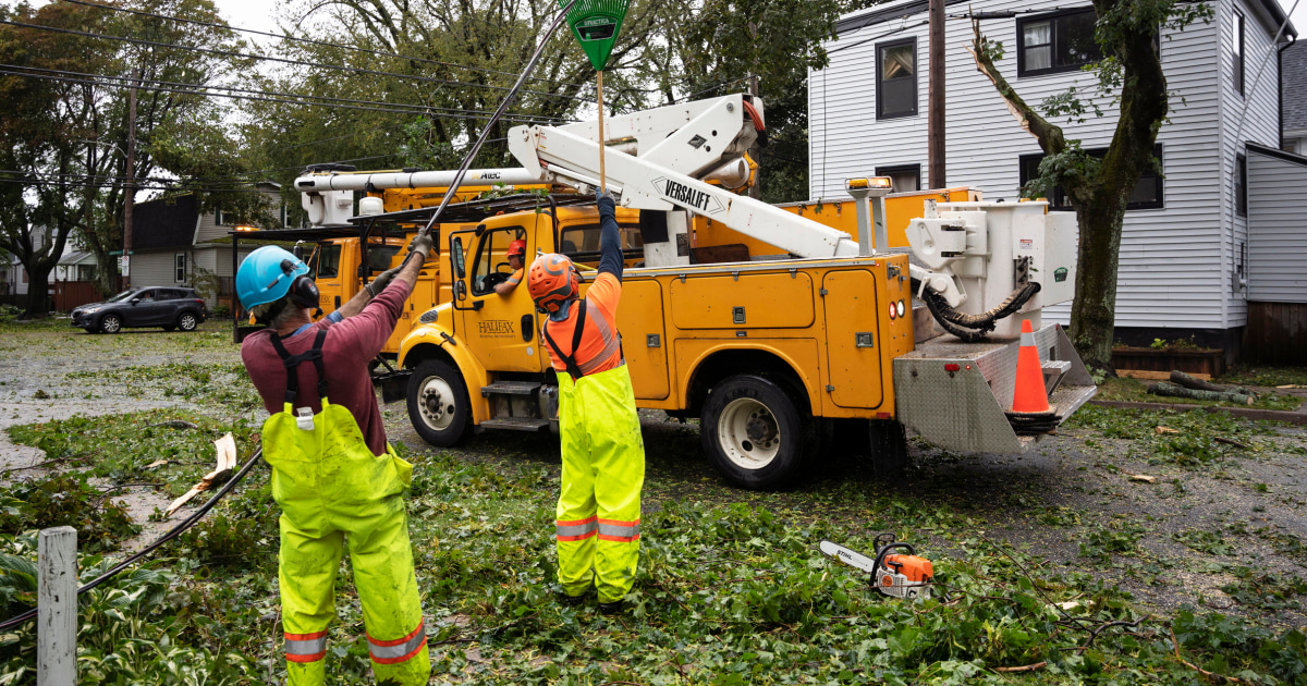 More than 500,000 without power as Fiona batters Canada with heavy rain, strong winds