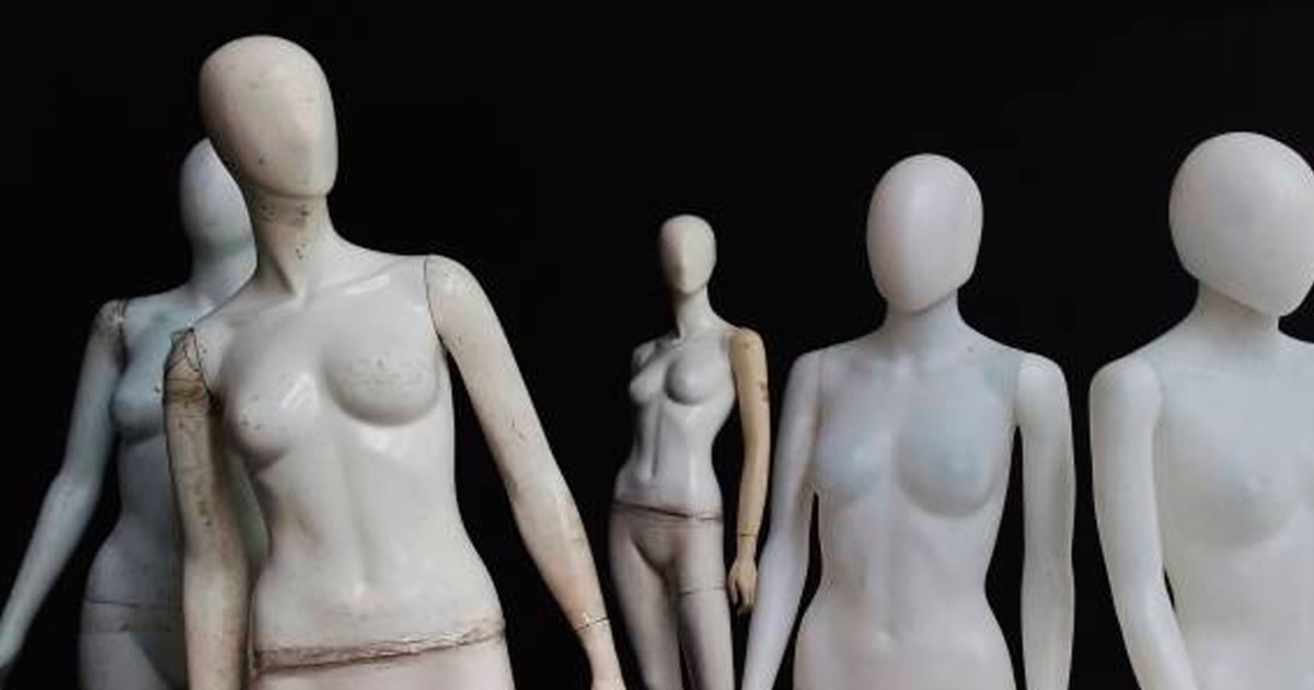 Maniquíes desnudos desatan controversia y piden que los retiren