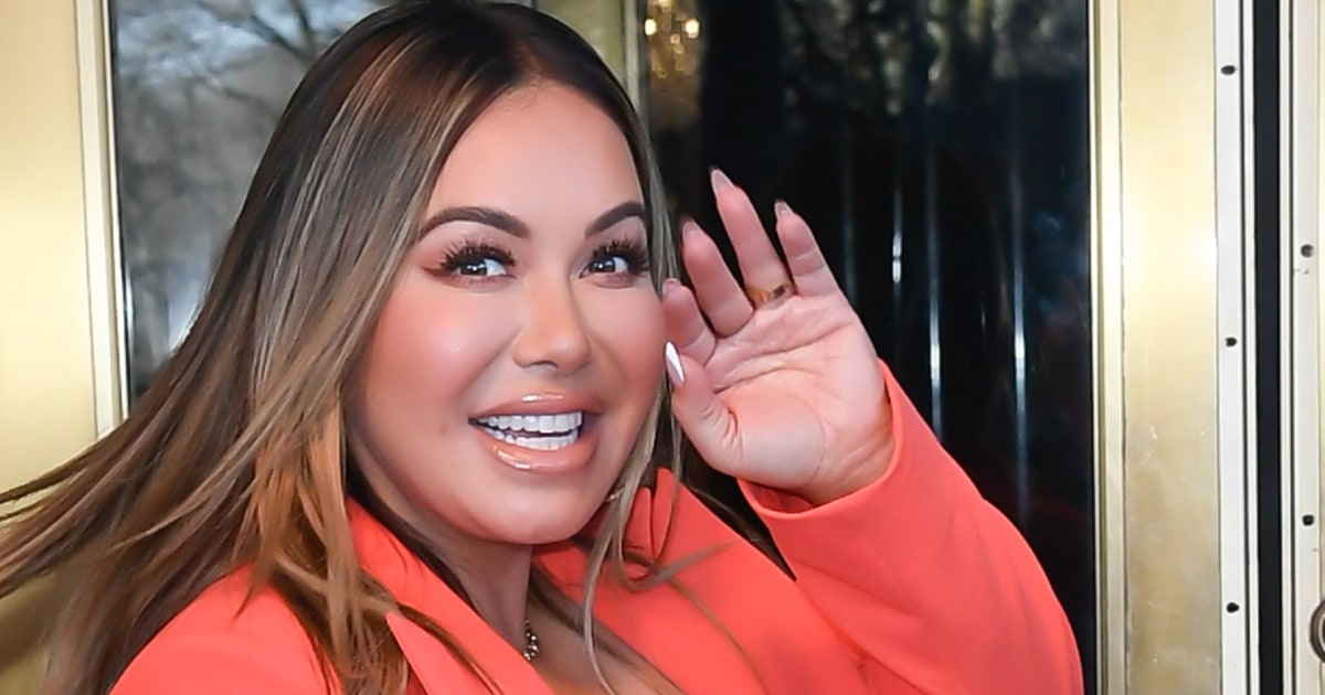 Chiquis Rivera vive incómodo momento en el escenario por su vestuario