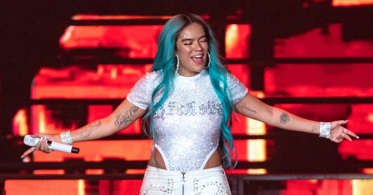 Karol G voló en su Ferrari y cantó 'El Makinon' en 'Strip Love Tour'