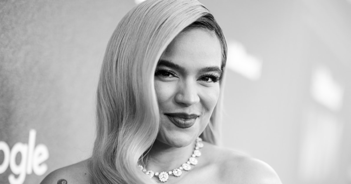 Karol G llegó volando en su 'Makinón' a Chicago al inicio de su 'Strip ...