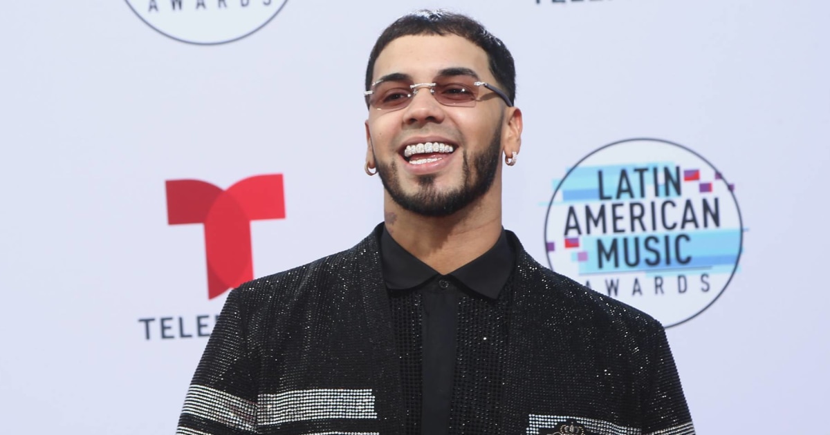 Anuel presume su tanque civil a prueba de balas
